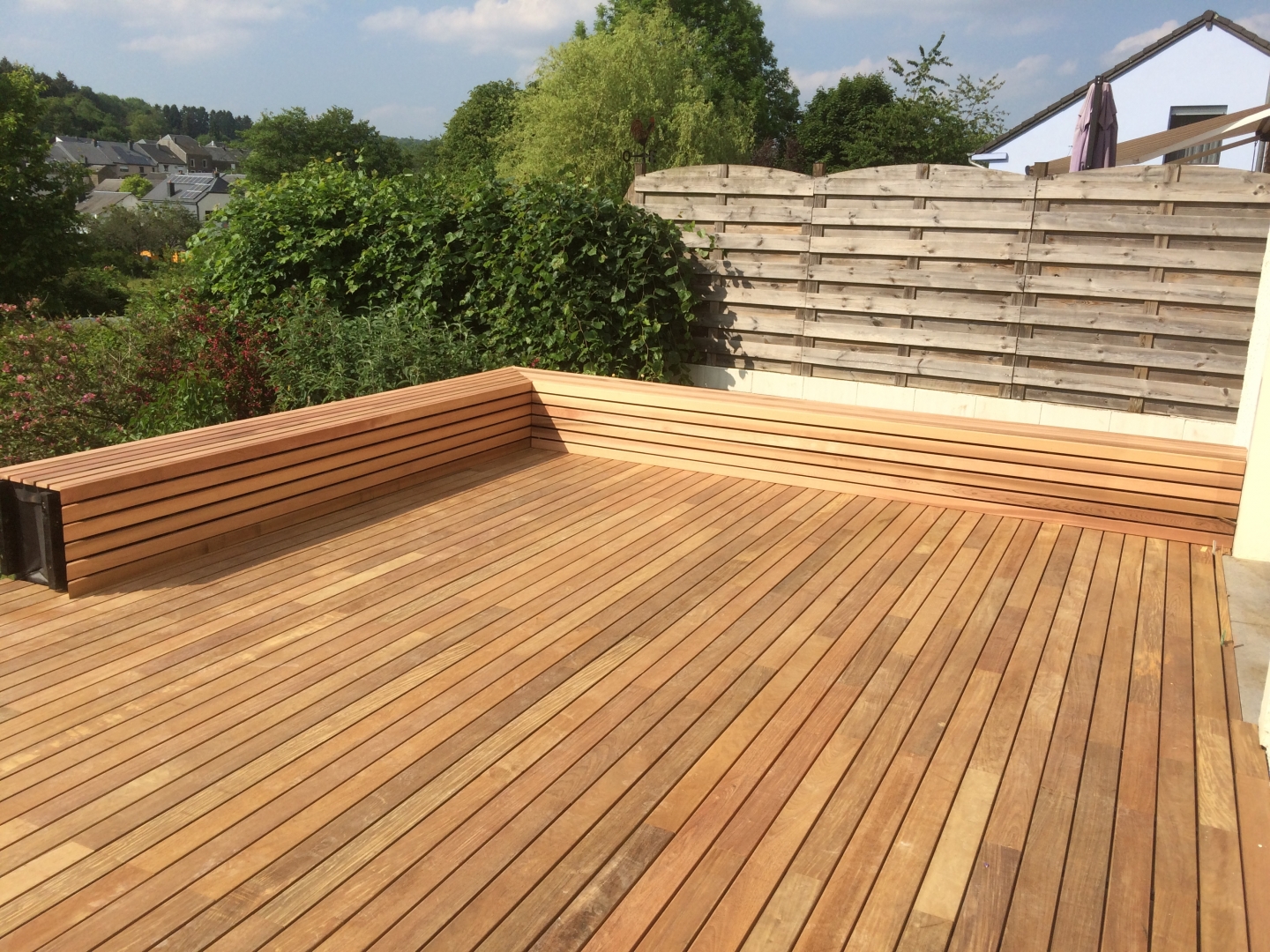 HM Concept réalise des terrasses en bois en province de Luxembourg.